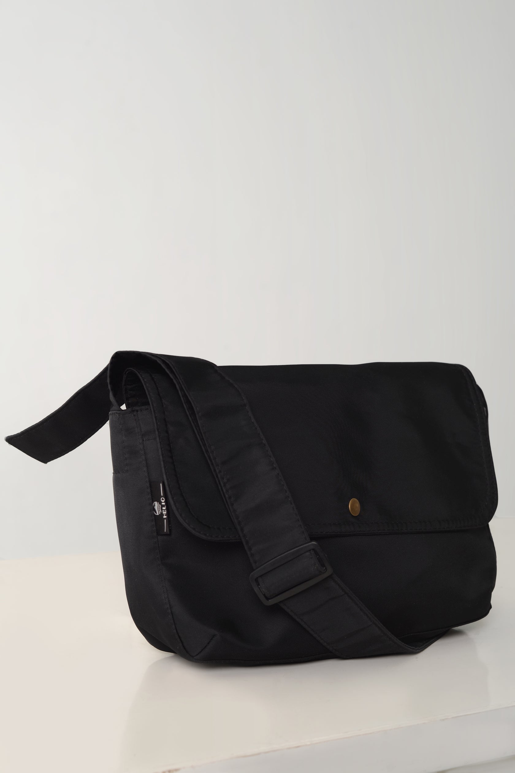 SIDE BAG BLACK – Helio
